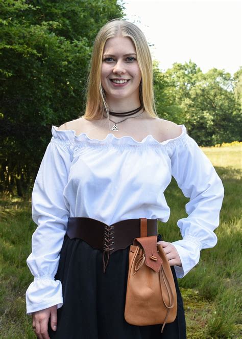Medieval Womens Clothing History Styles And Evolution