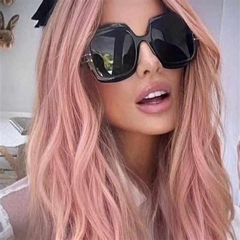 Kate Beckinsale Debuts Pastel Pink Hair At Pomeranian Bonanza Party