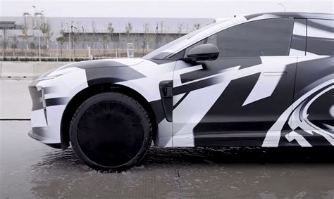 Nio Et9 The Worlds Only Car With Drive By Wire Chassis Does The Glass Test Autoevolution