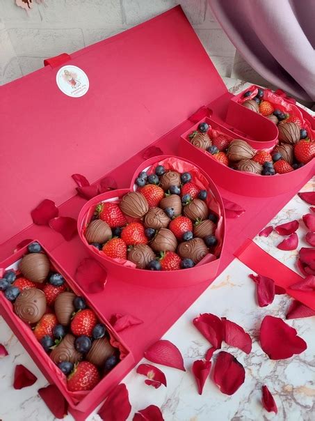 Шикарные тематические коробочки с клубникой в шоколаде для Идеального подарка Возможно