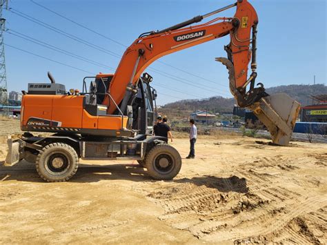 크라샤어테치굴삭기중장비신품중고수리위탁판매브레이커임대부광광명월드준등 Band