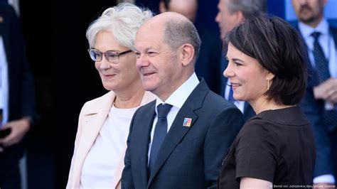 В уряді ФРН закликають збільшити військову підтримку України Dw 22 10 2022