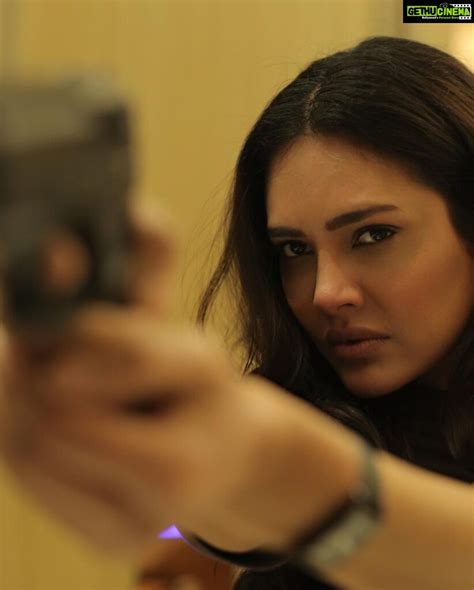 Wallpapers Actresses Esha Gupta