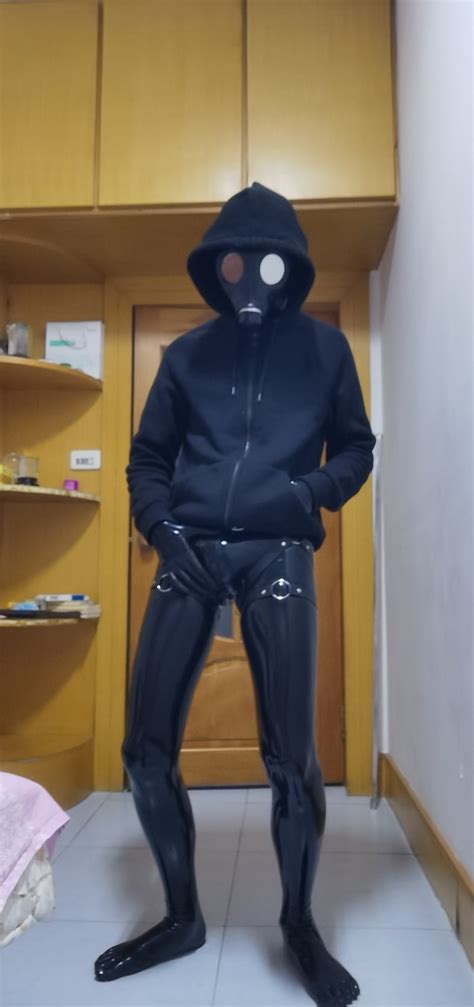 花翎 on twitter 夜行 还是黑胶经典 latex rubber 胶衣 latexcatsuit t