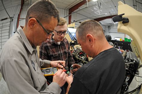 Students Study Jltv Electrical Systems Us Army Reserve News Display