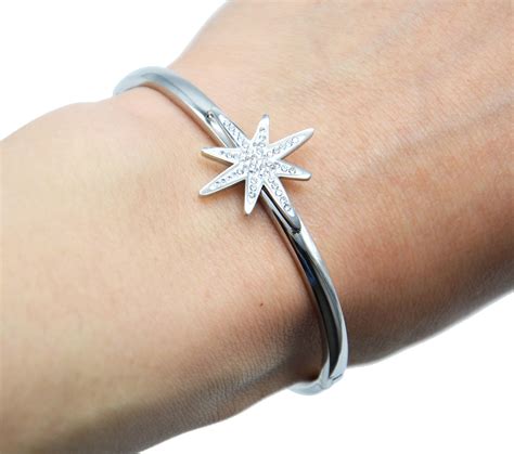 Bc4053e Bracelet Jonc Fin Acier Argenté Avec Charm Etoile Polaire