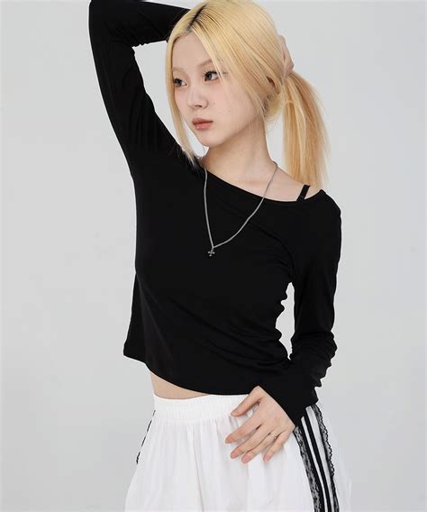 사계절 쫀쫀 라운드넥 긴팔티 에이블리