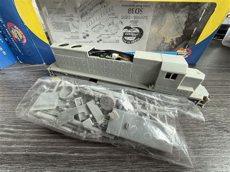 Two 2 Athearn Sd38 Kit Models Ho Scale Ath93600 Undecorated Dcc Ready Ebay