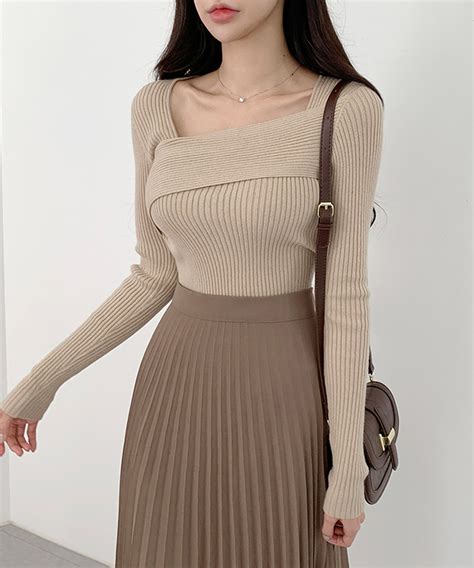 보보 언발 크로싱 오프숄더 랩 하객 연말룩 니트