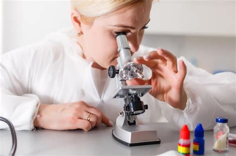 Premium Photo Woman Working With A Microscope In Lab