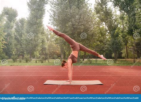 Handstand Splits