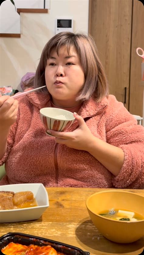 Yome Pon Pon 本日はキッチン焼肉。 我が家は部屋に匂いを残したくないので、キッチンで焼肉するのが定番です。 ずっと焼き丸使って