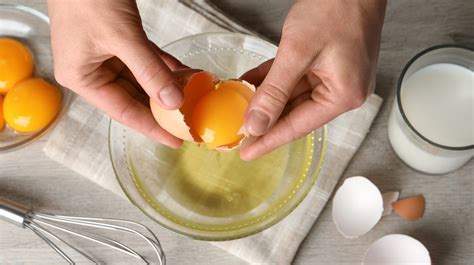 The Only Hack You Need To Remove Shell Pieces From Your Cracked Eggs
