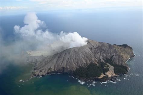 Sunlive Pilot Reveals Chaos After Whakaari Eruption The Bays News