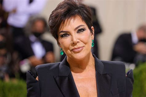 Kris Jenner Biography Wiki Net Worth Height Education Age Measurement Career And More