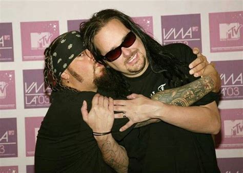 Fieldy And Jd Jonathan Davis With Fans Jonathan Davis And Head Jon