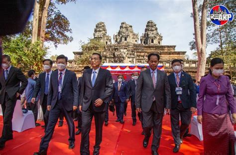 ឯកឧត្តម លី ខឹឈាង និងឯកឧត្តម ឧបនាយករដ្ឋមន្ត្រី ជា សុផារ៉ា អញ្ជើញជាអធិបតី ពិធីប្រគល់