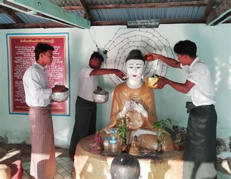 မာန်အောင်မြို့တွင် မဟာသင်္ကြန်အကြိုနေ့ တန်ခိုးကြီး ဘုရားများ ၌ ရေသပ္ပါယ