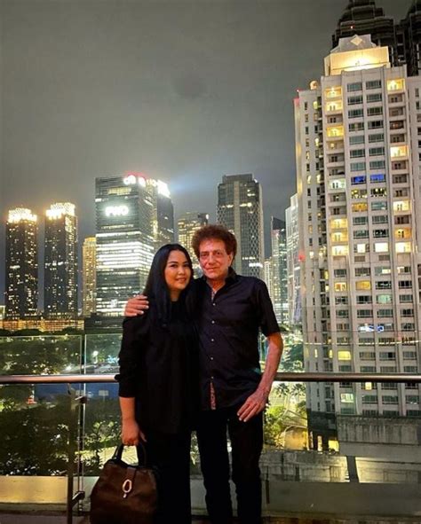 6 Potret Terbaru Ahmad Albar Dan Sang Istri Yang Jarang Tersorot