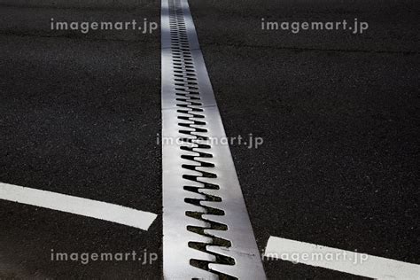 道路の継ぎ目の写真素材 [24146882] イメージマート
