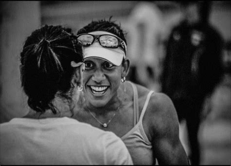 배경 화면 얼굴 사람들 화이트 검은 여자들 단색화 초상화 스포츠 눈 시티 거리 안경 모스크바 도시의 사진술 닫다 정경 여름 러시아 제국