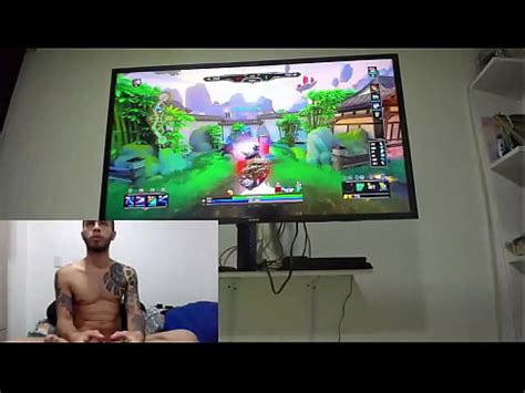 This Boy Gets Playing Video Games Naked XVIDEOS