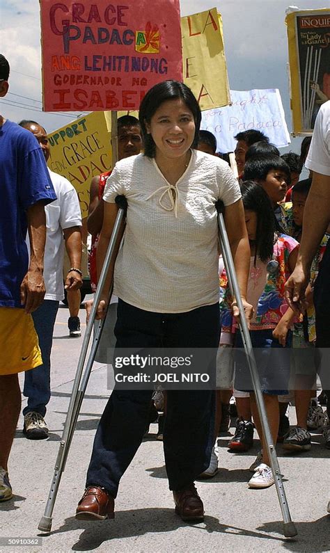 Grace Padaca A Polio Victim Leads A Protest March In Suburban Nachrichtenfoto Getty Images