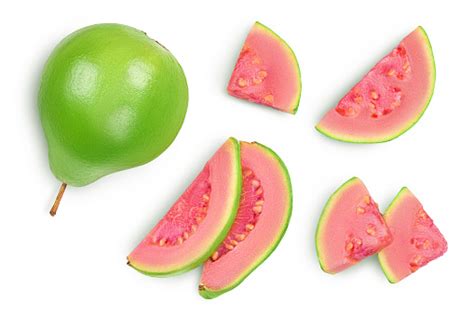 구아바 과일은 흰색 배경에 분리된 슬라이스와 클리핑 경로와 전체 깊이의 필드 깊이를 가지고 있습니다 맨 위 보기입니다 플랫 레이 0명에 대한 스톡 사진 및 기타 이미지