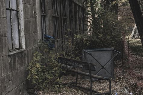 Premium Photo Plants Growing On Old Abandoned Building