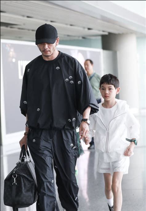 杨雨辰杨烁 雨辰雨曦 爸爸去哪儿雨辰 大山谷图库