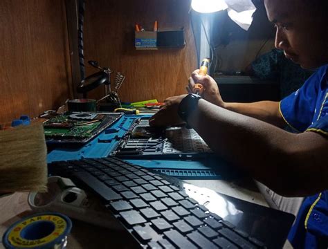 Biaya Perbaikan Laptop Layar Pecah Keyboard Rusak Dan Komponen Lain Info Biaya