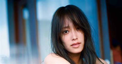日向坂46佐々木久美1st写真集『めくる日々』の裏表紙全4種＆秋元康による帯文公開 – 画像一覧（3/4） – THE FIRST TIMES