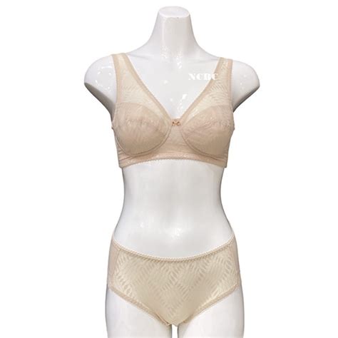 얇고 가벼운 부직포 풀컵 노와이어 런닝형브라 부인용팬티세트90사이즈구성 이랜드몰