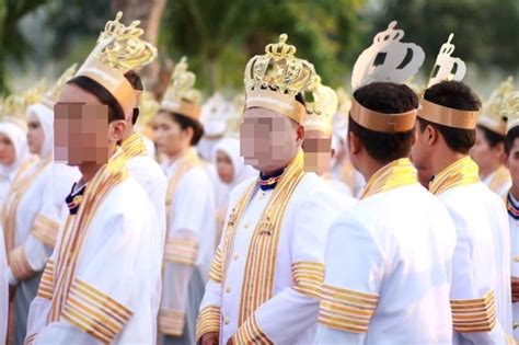 แชร์สนั่น ม ดังสวมมงกุฎให้บัณฑิตในงานรับปริญญา