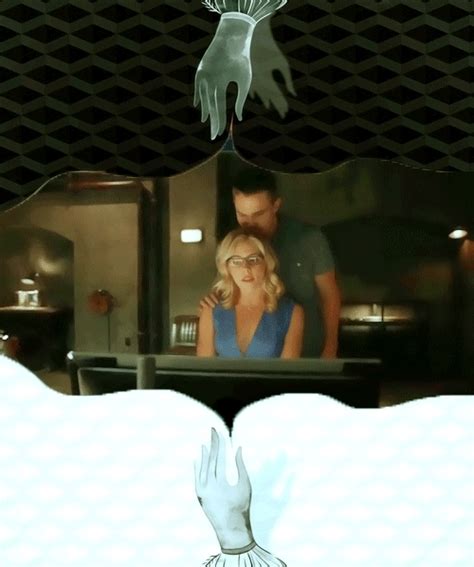Olicity Graphics Arrow Graphics Gif WiffleGif