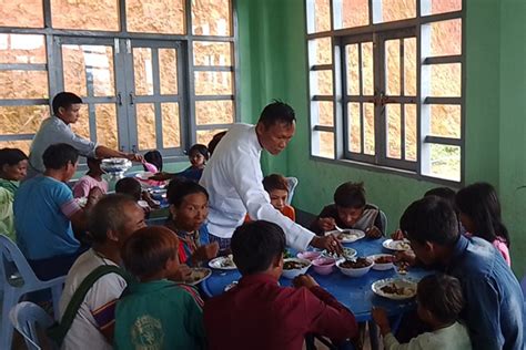 မိုင်းခုတ်မြို့၊ ရှု့ခင်းသာ၂ကျေးရွာရှိ ထေရဝါဒဗုဒ္ဓသာသနာပြုကျောင်း၌ ဝ
