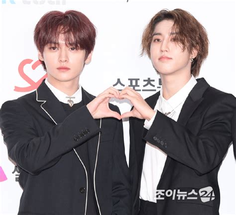 [포토]스트레이 키즈 리노 한 둘이 만든 하트