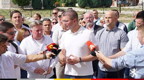 Мицкоски Ахмети и Џафери да ја кажат вистината за содржината на УСБ то и пликото што им било