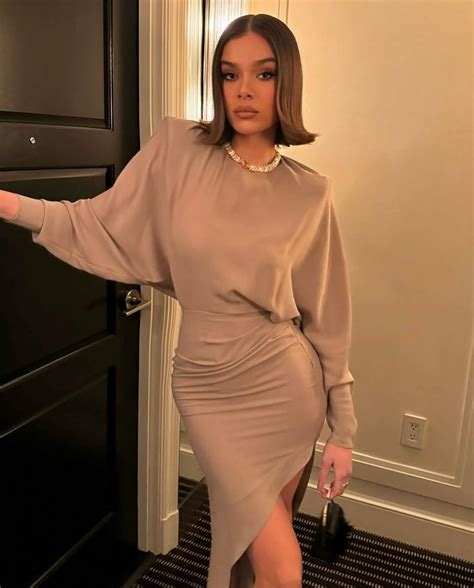 Hailee Steinfeld Updates Hailee With Her Fiancé Josh At The Nfl