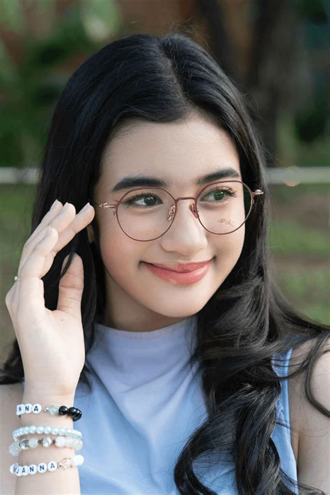 ព្រះនាងតូច ជេនណា ស្រស់ស្អាតបែបសុភាពទន់ភ្លន់ ក្នុងរូបភាពថ្មី Khmerload Cambodia Latest News