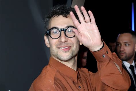 Jack Antonoff Jokes Hes Mortified Over Earplugs At The 2024 Vmas