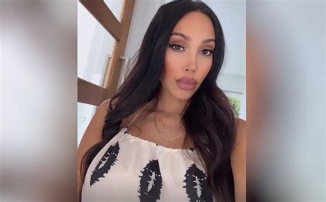 Ινδονησία Η στιγμή που κεραυνός πέφτει δίπλα από Tiktoker ενώ παίζει