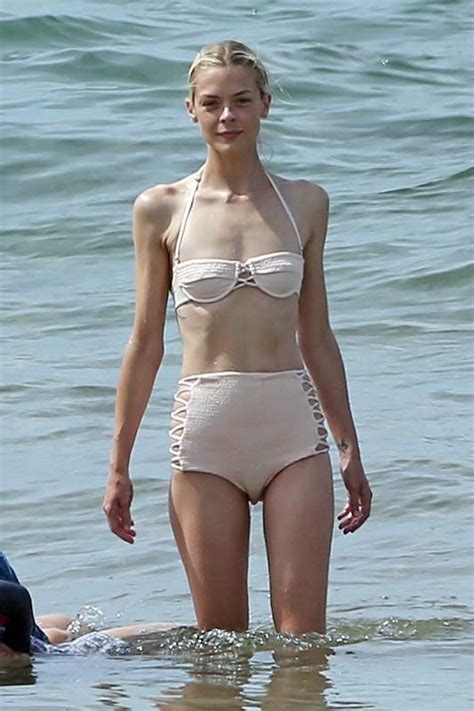 Jaime King Relaxing Beach Stills In Maui Oct 27 2016 In 2024