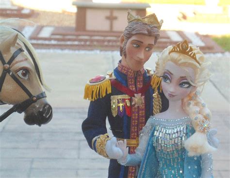 Queen Elsa From Frozen 11 Doll