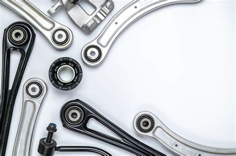 자동차 서비스 도구 새로운 금속 자동차 부품세트 흰색 배경에 격리 된 자동차 모터 정비사 예비 또는 자동차 조각 텍스트 공간이 있는 기계 식 기어의 기술 0명에 대한 스톡