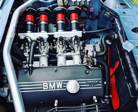 Bmw 2002 Engine Compartment