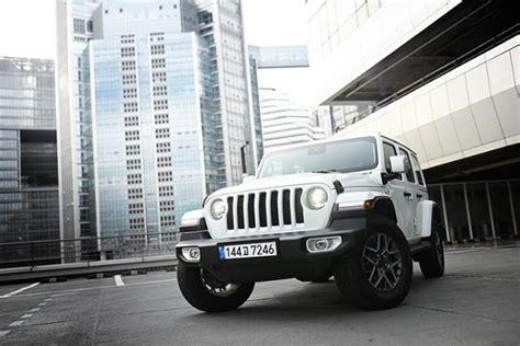 시승기 전동화를 통해 미래를 준비한 오프로드 아이콘 지프 랭글러 4xe 오버랜드 파워탑 한국일보