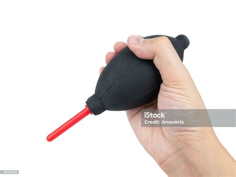 손을 잡고 실리콘 송풍기 또는 카메라와 렌즈 흰색 배경 클리핑 경로에 고립 된 먼지 청소기 펌프 고무 공기 송풍기 고무에 대한 스톡 사진 및 기타 이미지 Istock