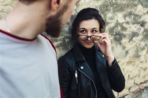 Hermosa Joven Pareja Jugando Foto Gratis