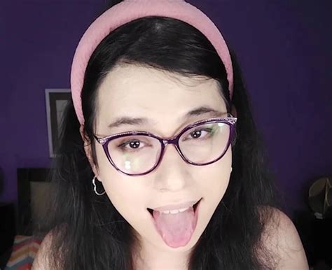 Gorgeous Tgirl Danithecutie Shows Off Her Body Before Holding A Dildo In Her Tight Ass Shemale